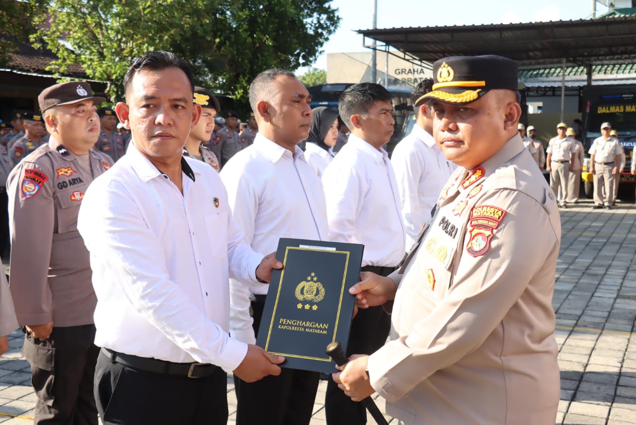 10 Personel Polresta Mataram Terima Penghargaan "Police of The Month ...